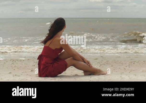 Lost woman on beach Stock Videos & Footage - HD and 4K Video Clips - Alamy