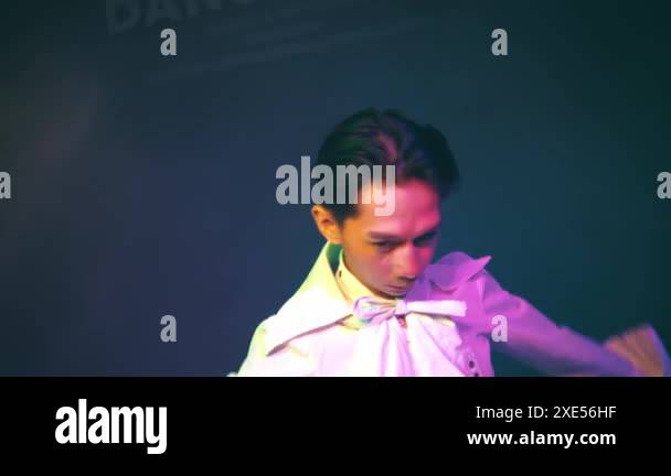 Dramatic poses Stock Videos & Footage - HD and 4K Video Clips - Alamy