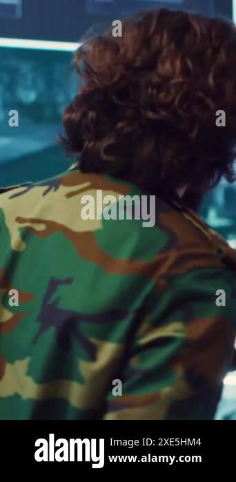 Vertical Video Staff sergeant briefing his army troops crew with ...