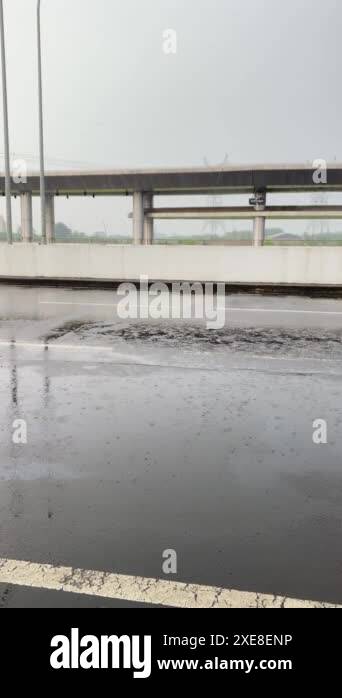 Bus puddle Stock Videos & Footage - HD and 4K Video Clips - Alamy