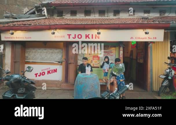 Kin family Stock Videos & Footage - HD and 4K Video Clips - Alamy