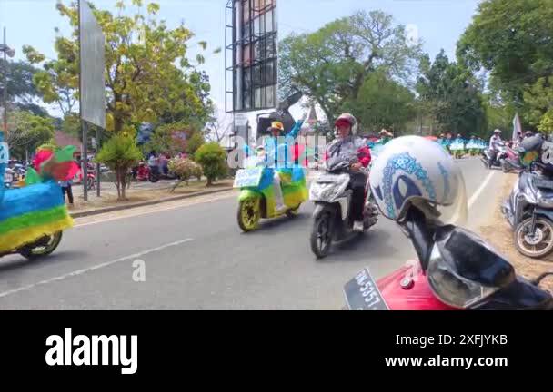 Convoy light Stock Videos & Footage - HD and 4K Video Clips - Alamy