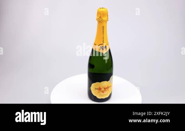 Spanish cava Stock Videos & Footage - HD and 4K Video Clips - Alamy