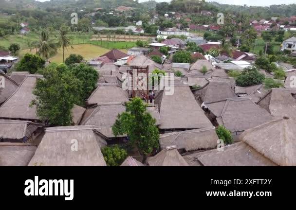 traditional houses and beautiful traditional life in Sade Village ...