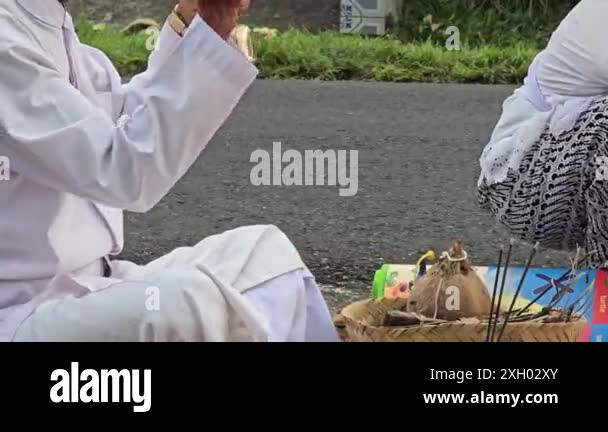 Balinese rituals Stock Videos & Footage - HD and 4K Video Clips - Alamy