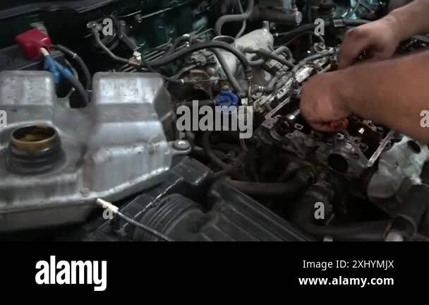 Mechanic bay car Stock Videos & Footage - HD and 4K Video Clips - Alamy