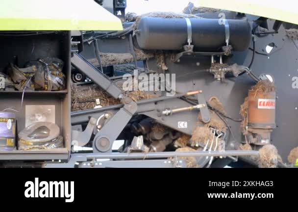 Straw baling Stock Videos & Footage - HD and 4K Video Clips - Alamy