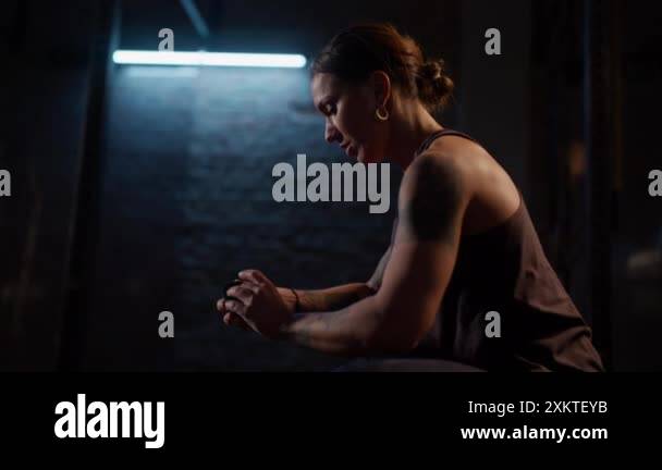 Thumb a lift Stock Videos & Footage - HD and 4K Video Clips - Alamy