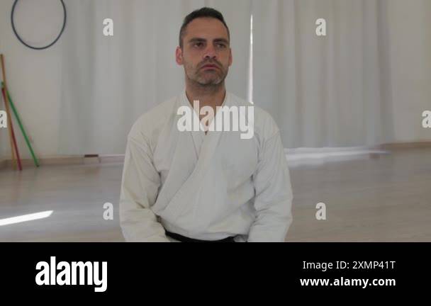 Karate kneeling Stock Videos & Footage - HD and 4K Video Clips - Alamy