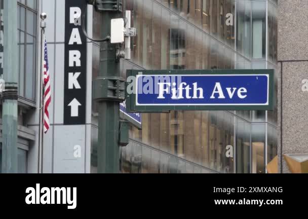 Fifth avenue, 5 ave road sign, Manhattan midtown architecture, New York ...