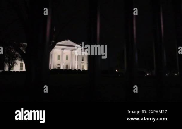 Wide angle motion to the right of the US Presidents home, the White ...
