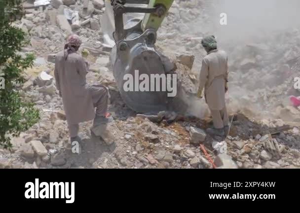 Saudi construction workers Stock Videos & Footage - HD and 4K Video ...