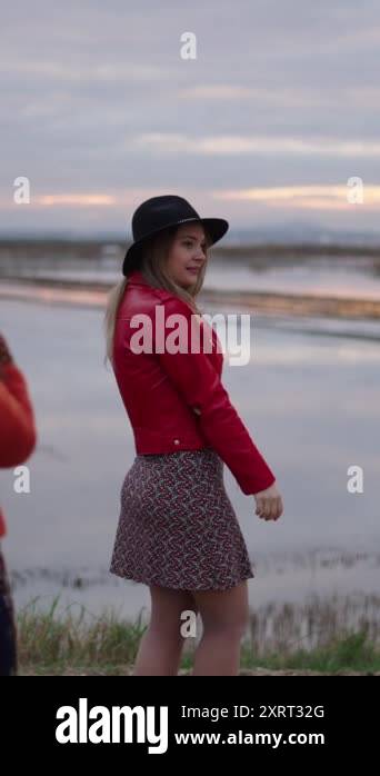 Beautiful girl with her back turned gets a photo in Albufera - FullHD ...