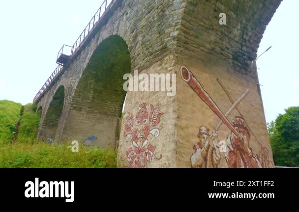 VOROKHTA, UKRAINE - AUGUST 22, 2021: Panorama of historic stone viaduct ...