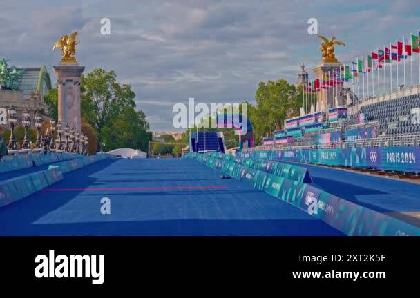 Decorating the Alexander Bridge in Paris with Olympic symbols and the ...
