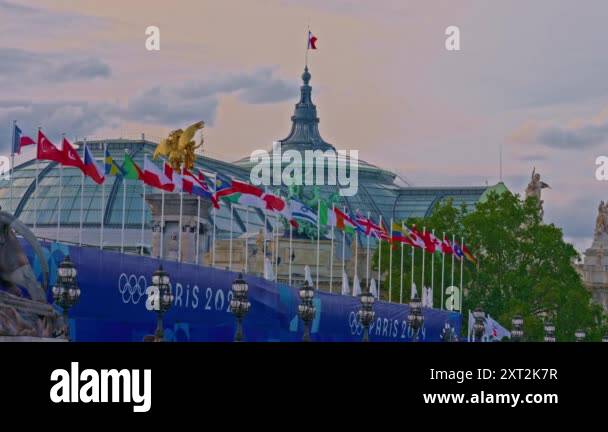 Decorating the Alexander Bridge in Paris with Olympic symbols and the ...