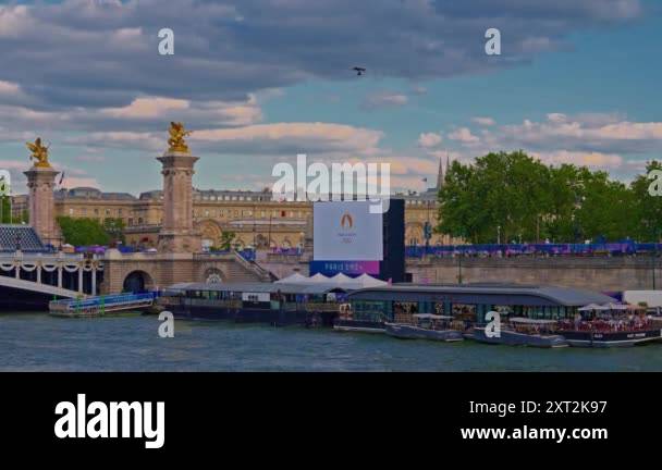 Decorating the Alexander Bridge in Paris with Olympic symbols and the ...
