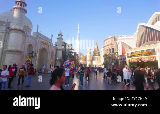DUBAI, UAE - MARCH 6, 2020: The crowded alleyway of Global Village ...