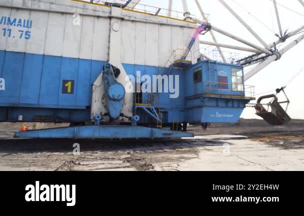 Handling rigging Stock Videos & Footage - HD and 4K Video Clips - Alamy