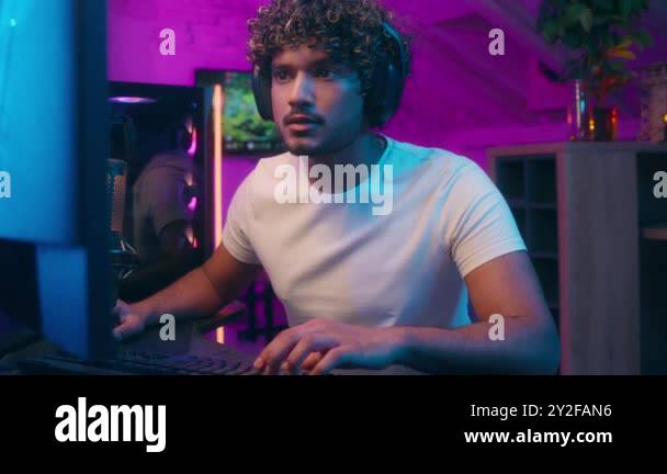 Video game monitor Stock Videos & Footage - HD and 4K Video Clips - Alamy