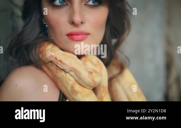 Beautiful long neck lady Stock Videos & Footage - HD and 4K Video Clips ...