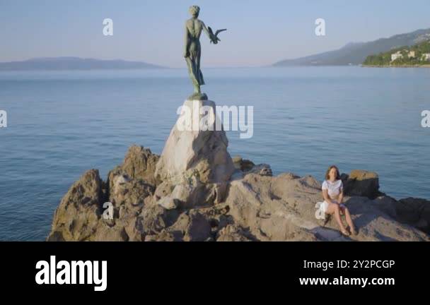 Seaside statue Stock Videos & Footage - HD and 4K Video Clips - Alamy