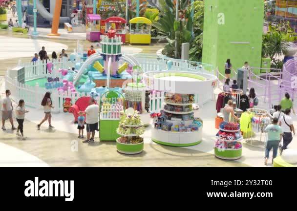 Nickelodeon Universe amusement park at the American Dreams mall ...