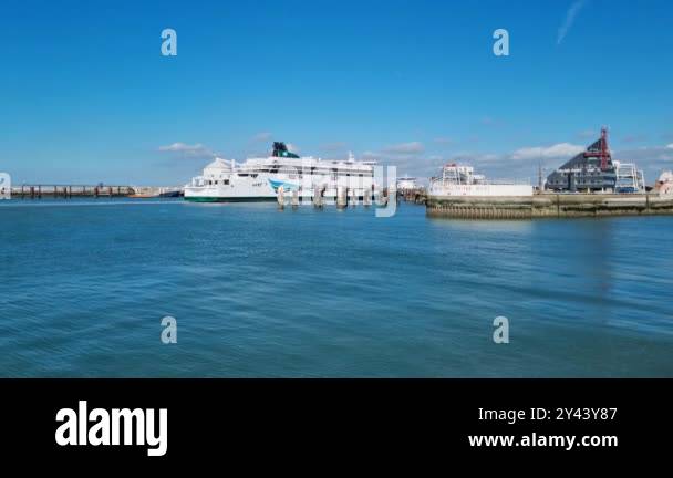 Ocean scene ferry Stock Videos & Footage - HD and 4K Video Clips - Alamy