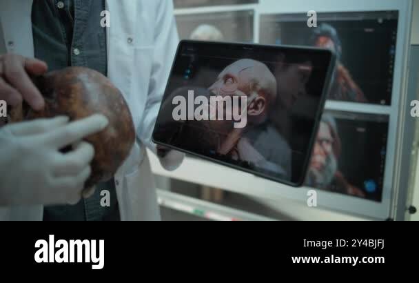 Scientists study anatomy of fossil skull using tablet computer with ...