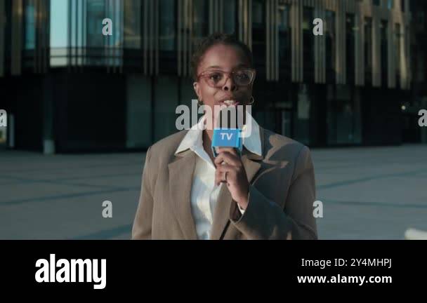 Female reporter outside Stock Videos & Footage - HD and 4K Video Clips ...