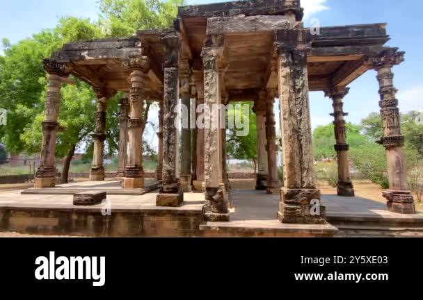 Bhagawan parshwanath digambar jain mandir in khajuraho the group of ...