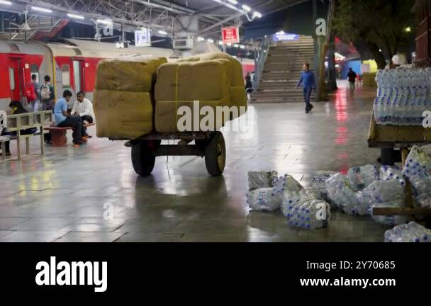 Handling heavy loads Stock Videos & Footage - HD and 4K Video Clips - Alamy