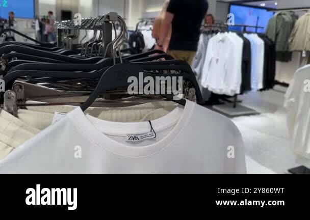 Logo zara Stock Videos & Footage - HD and 4K Video Clips - Alamy