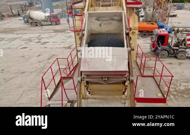 Bulk hopper Stock Videos & Footage - HD and 4K Video Clips - Alamy