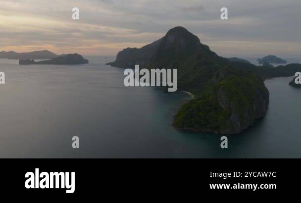 Beautiful rock formation of Cadlao Island, El Nido. Beaches and Islands ...