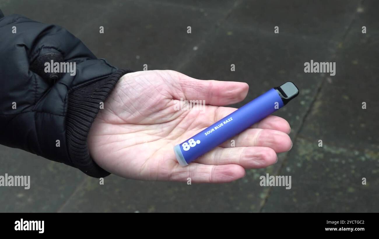 Disposable vapes Stock Videos & Footage - HD and 4K Video Clips - Alamy