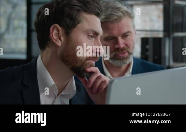 Computer men explain Stock Videos & Footage - HD and 4K Video Clips - Alamy