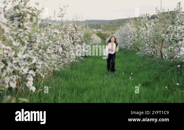 Lady sprinting Stock Videos & Footage - HD and 4K Video Clips - Alamy