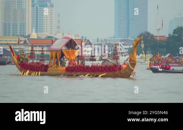 The royal barge procession at Wat Arun is an ancient ceremony using The ...