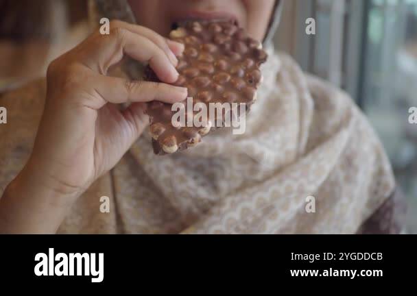 Hand holding wafer Stock Videos & Footage - HD and 4K Video Clips - Alamy