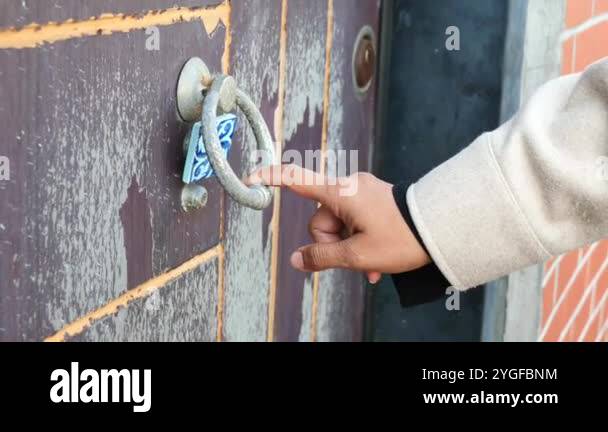 Door knock hand Stock Videos & Footage - HD and 4K Video Clips - Alamy