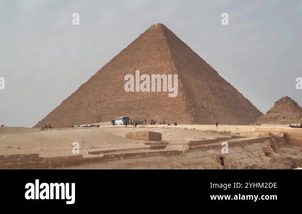 One pyramid giza Stock Videos & Footage - HD and 4K Video Clips - Alamy