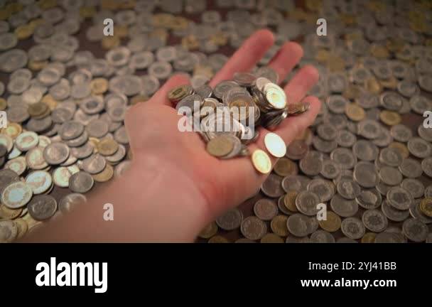 Pile of loose change Stock Videos & Footage - HD and 4K Video Clips - Alamy