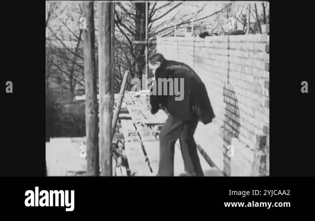 ENGLAND - 1907 - In this silent crime movie, a sailor helps police ...
