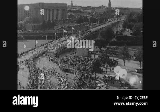 1962 - College students from around the world give speeches at the ...