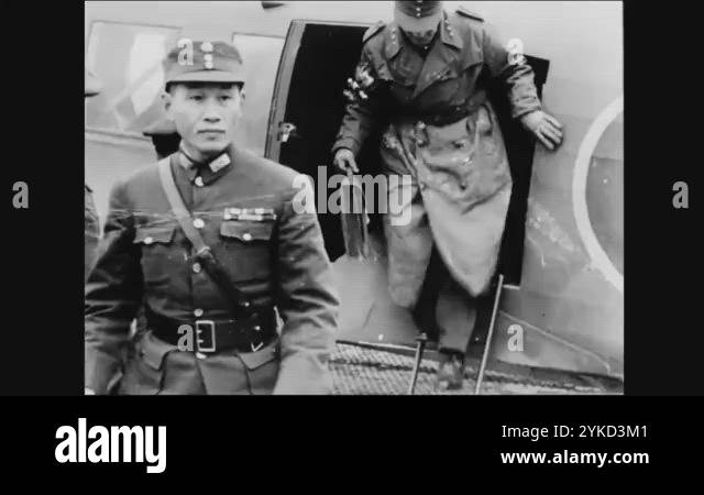 EUROPE - 1945 - Chinese General Sun Li-jen visits Canadian 1st Army ...