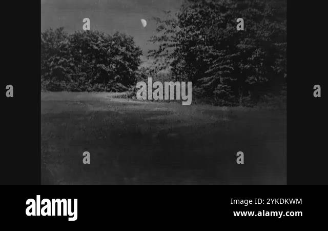 USA - 1920 - A design shows what a rocket to the moon might look like ...