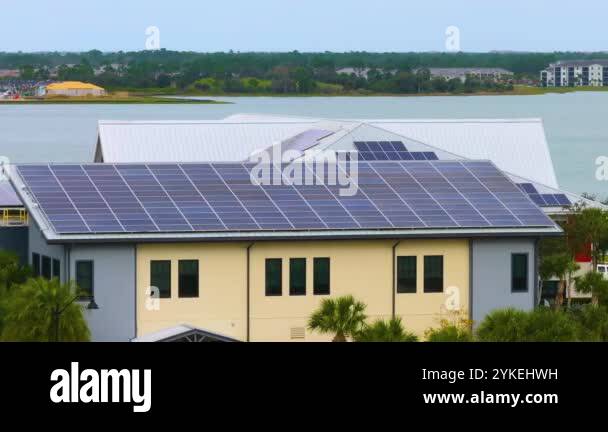 Solar photovoltaic panels installed on top of Florida office building ...