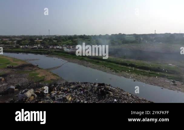 Ghana, Accra, 10,18,24 AGBOGBLOSHIE people live in slum largest ...
