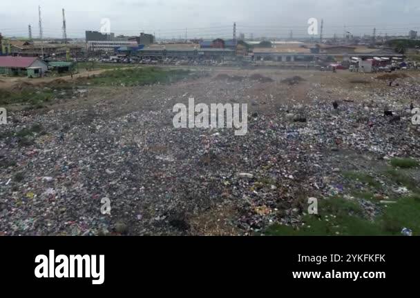 Ghana, Accra, 10,18,24 AGBOGBLOSHIE people live in slum largest ...